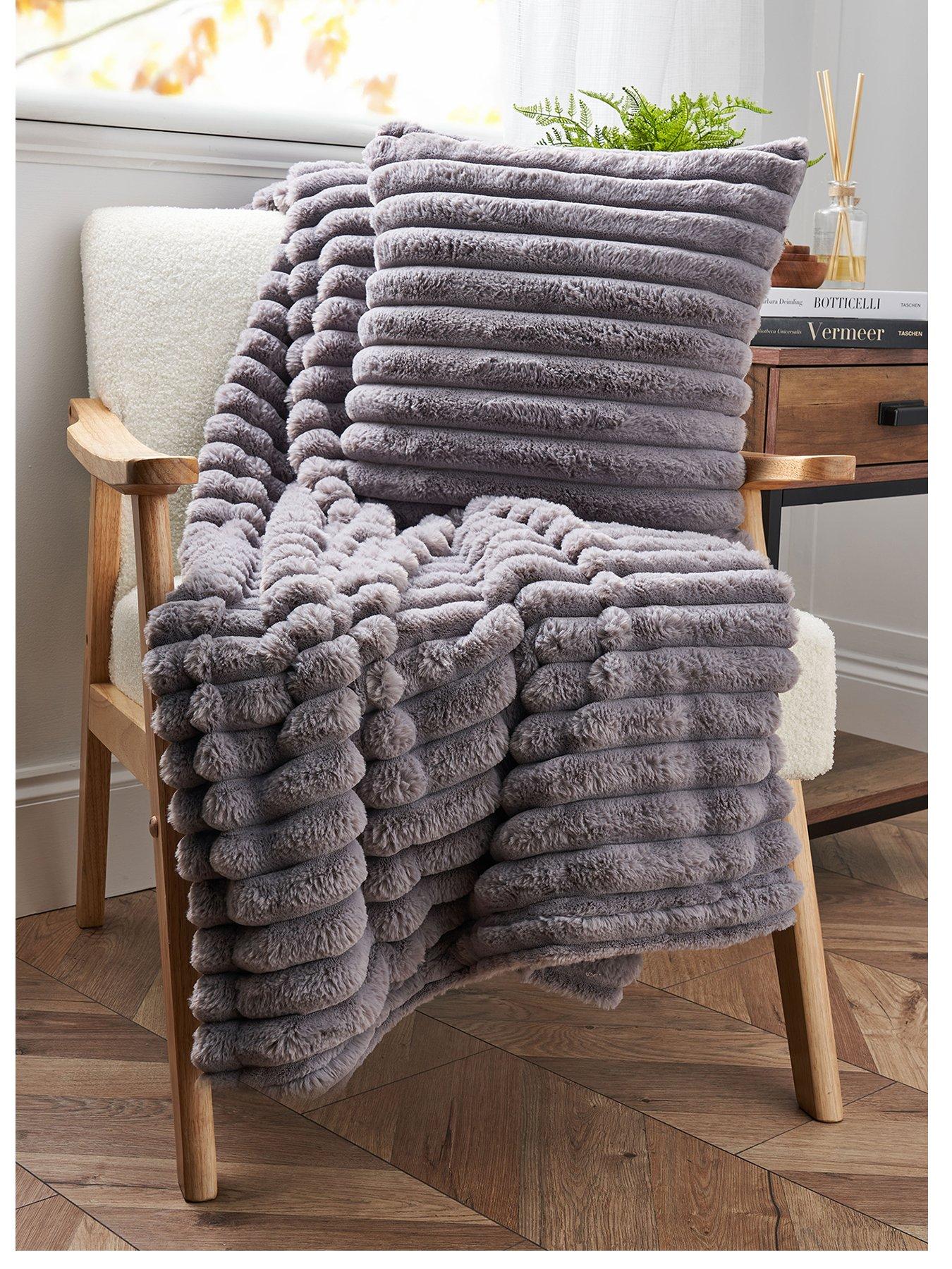 Very Home Chunky Ribbed Throw | Littlewoods