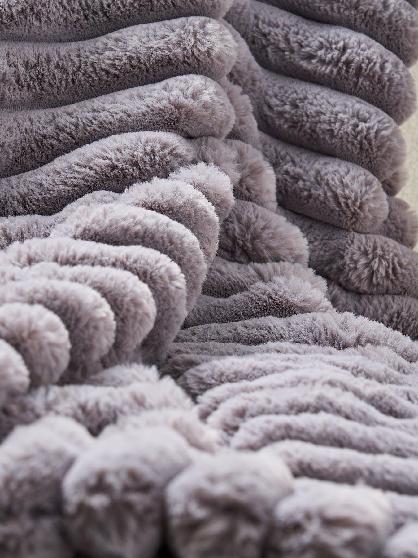 Very Home Chunky Ribbed Throw | Littlewoods