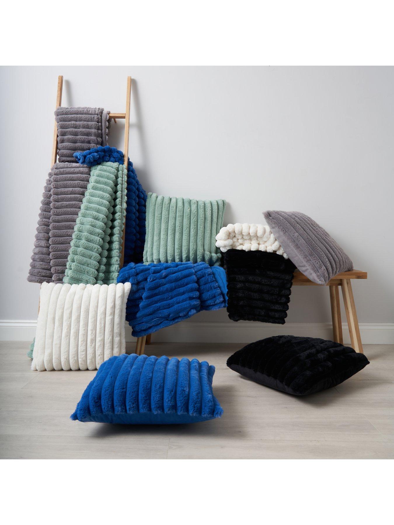 Very Home Chunky Ribbed Throw | Littlewoods