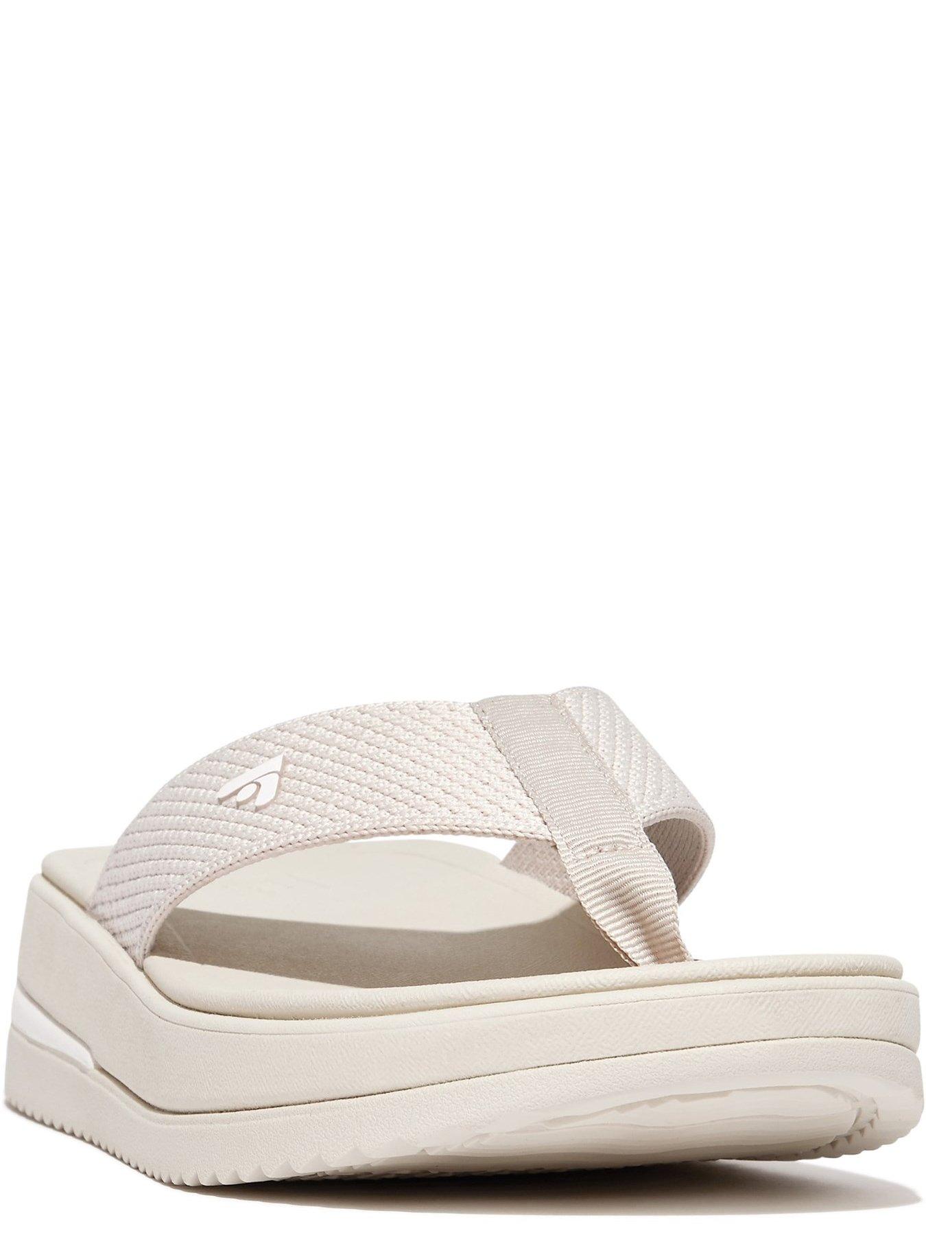 FitFlop Surff 2 Tone Mircowobbleboard Toe Post Sandals - Paris Beige ...