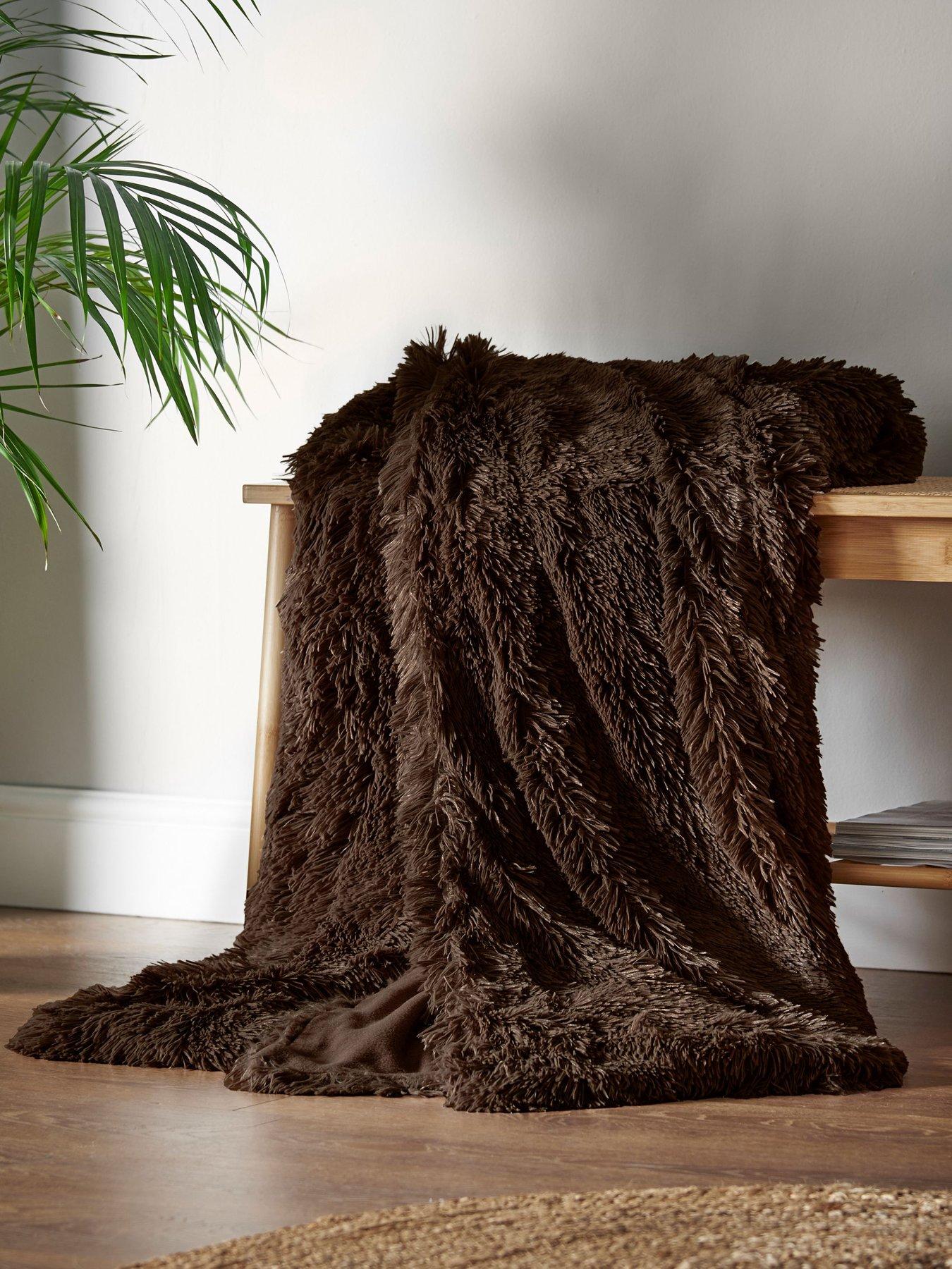 Catherine Lansfield Cuddly Throw- 150x200cm | Littlewoods