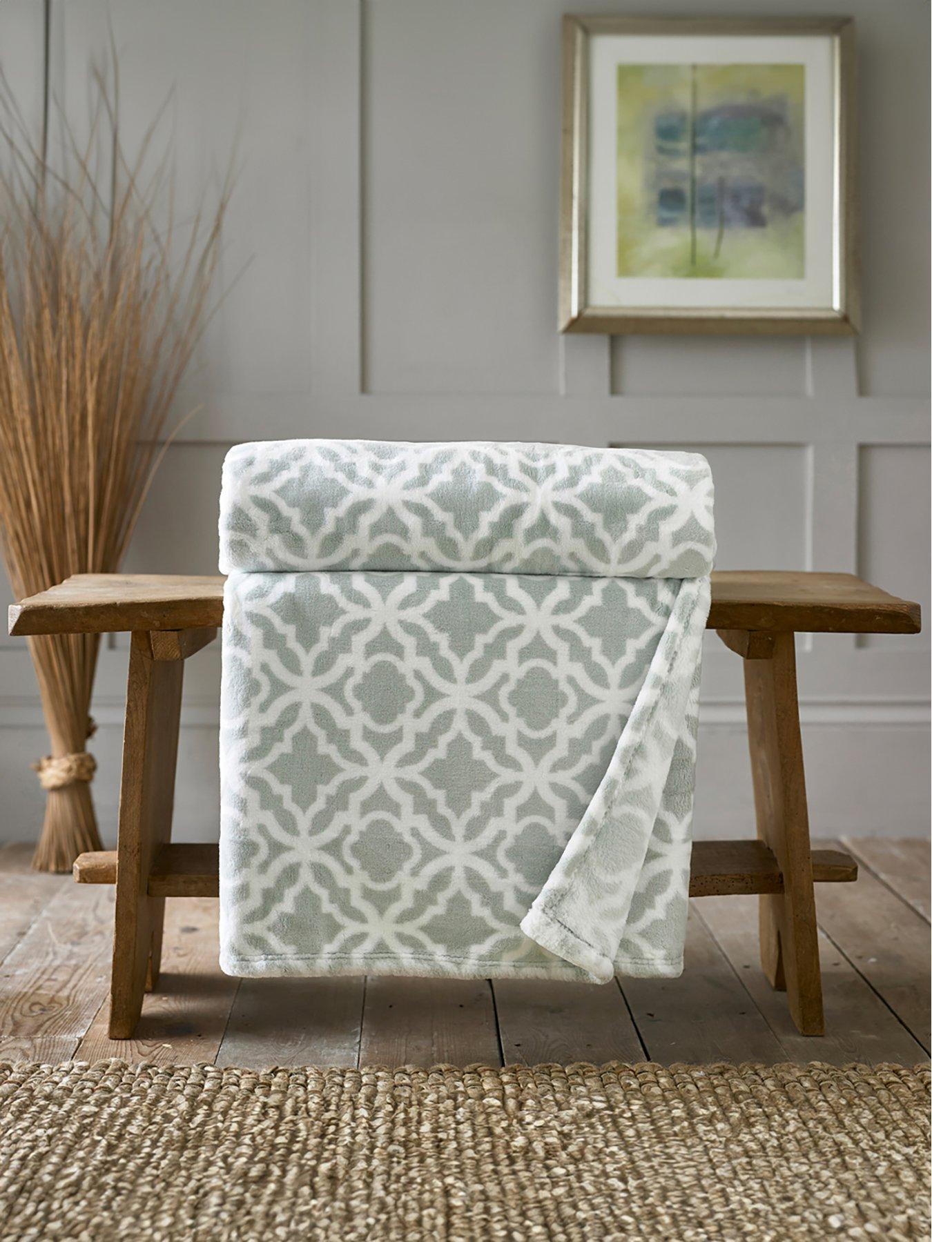 Deyongs Dovedale Throw Throw 150x180cm - Silver | littlewoods.com