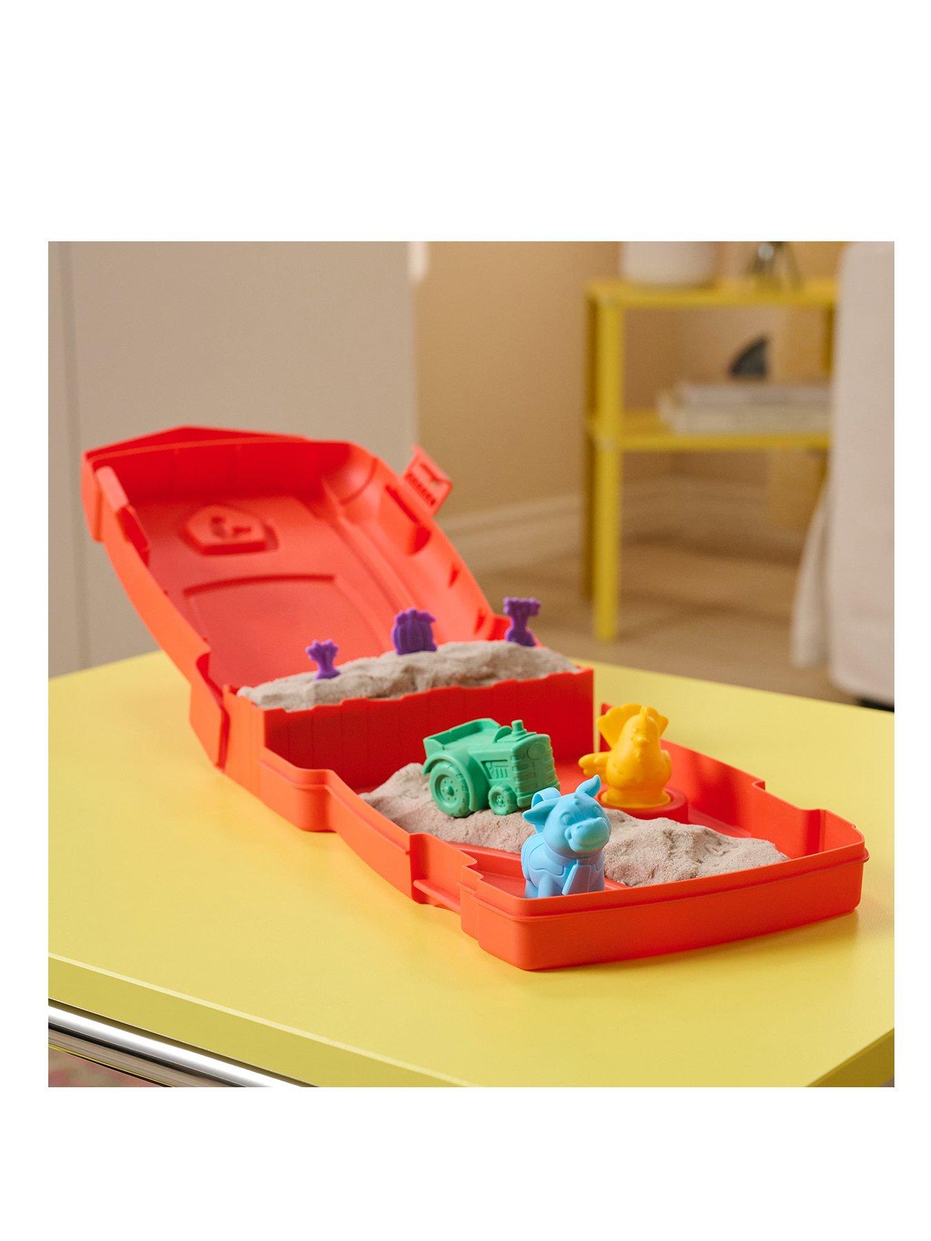 Kinetic Sand Sandy Farm Playset with Moulds and Tools in a Red Barn ...