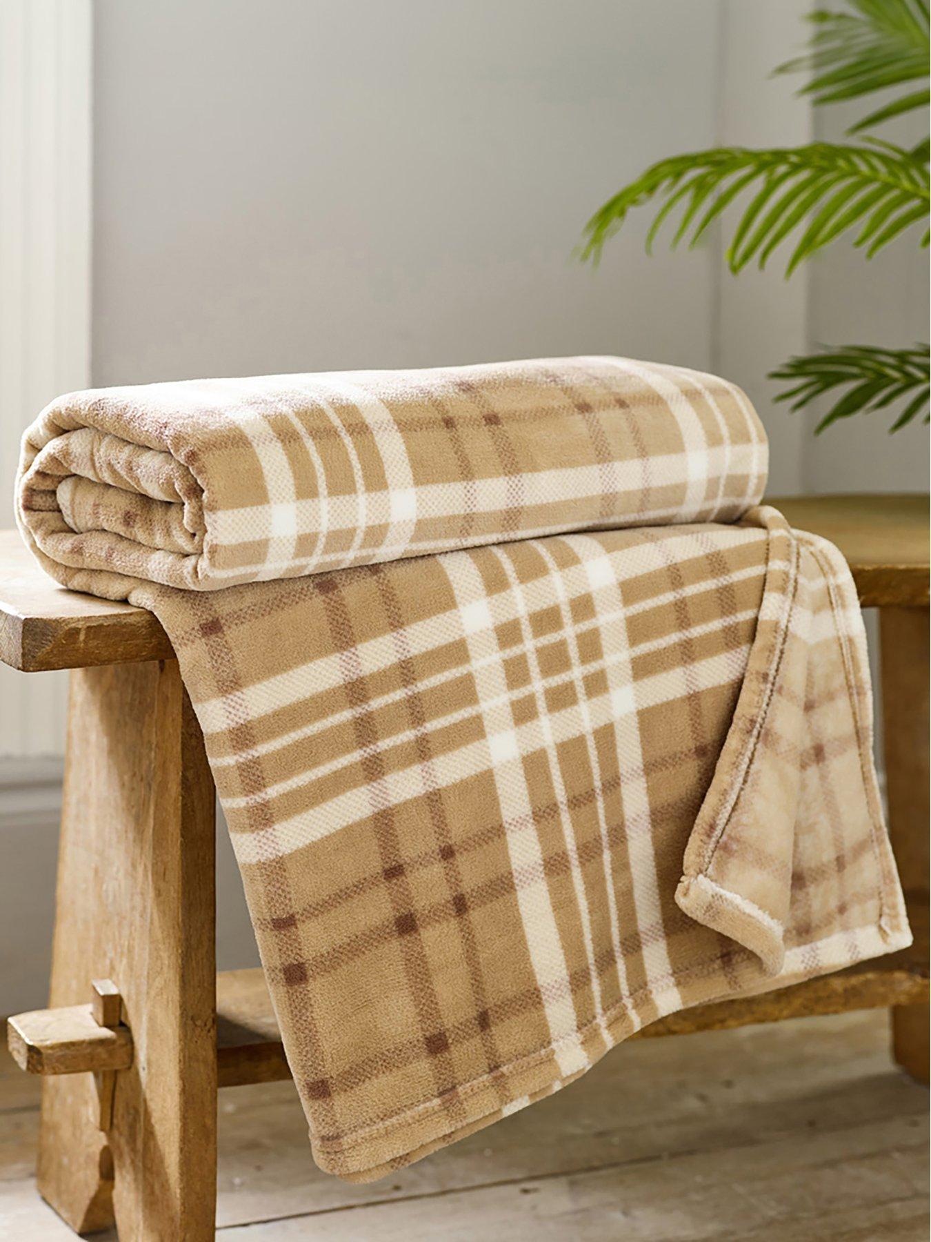 Deyongs Snuggle Touch Check Throw 140x180cm | Littlewoods