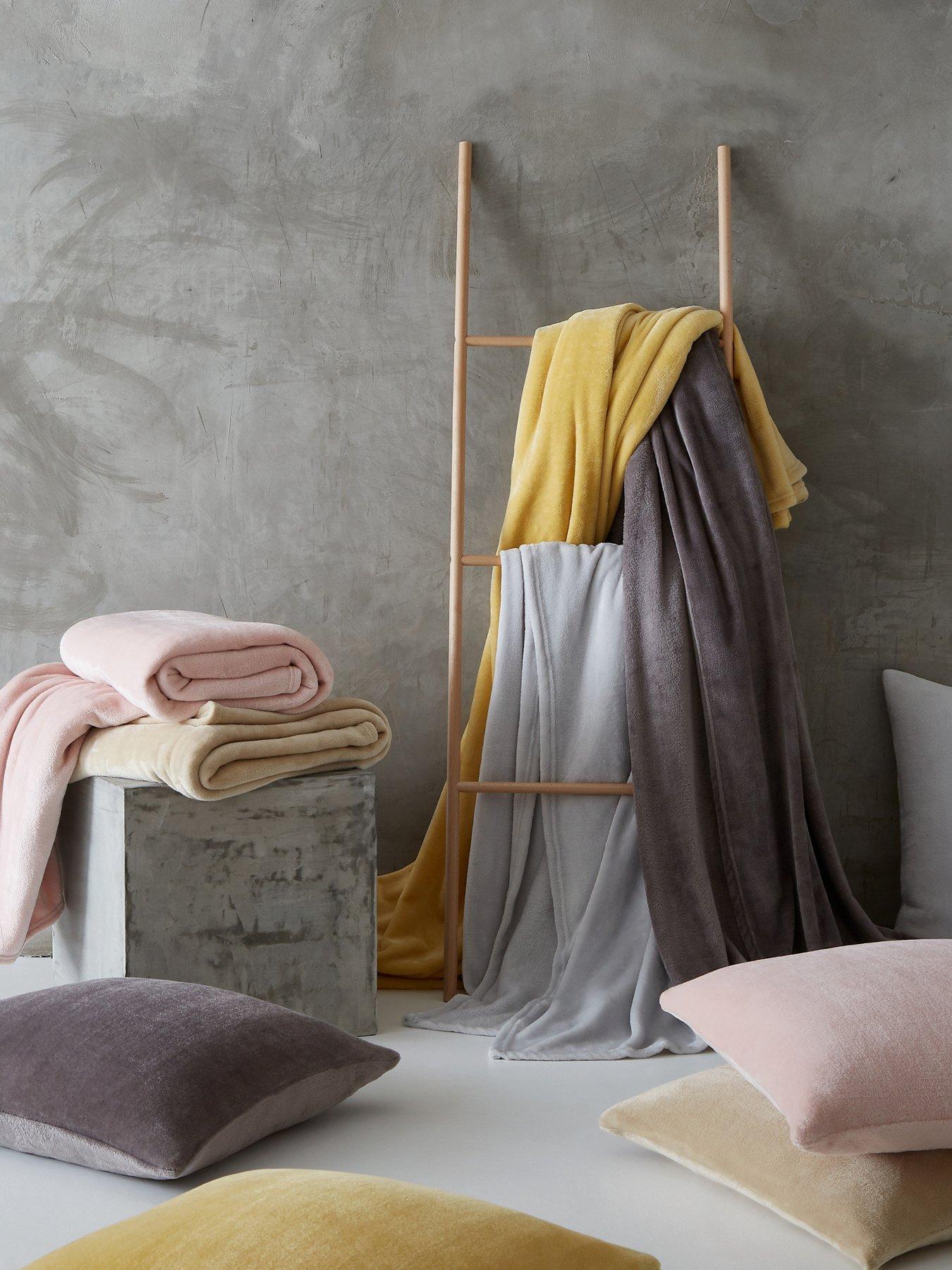 Catherine Lansfield Raschel Velvet Touch Throw 130x170 | Littlewoods