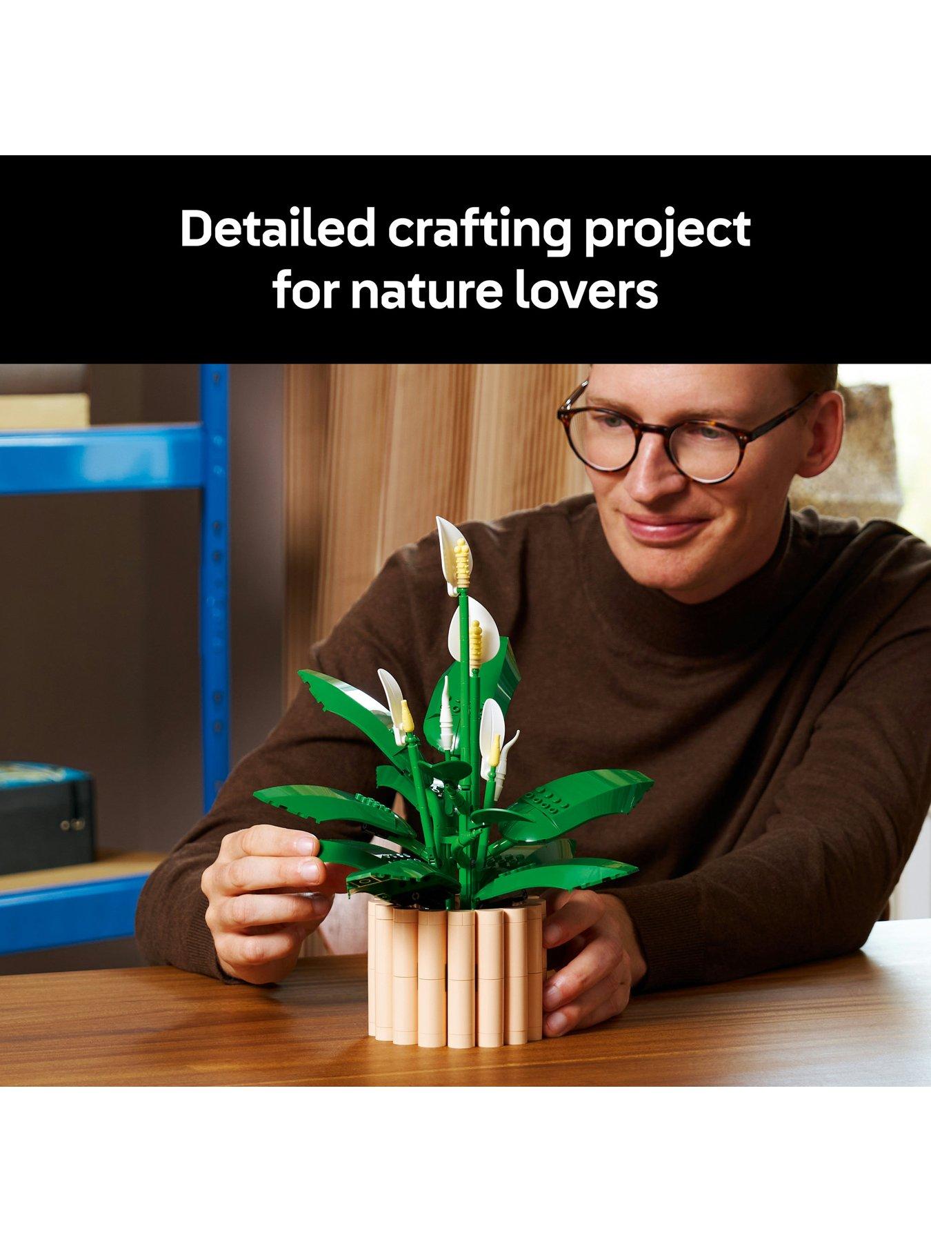 LEGO Botanical Peace Lily Flower Decor Set (11504) | Littlewoods