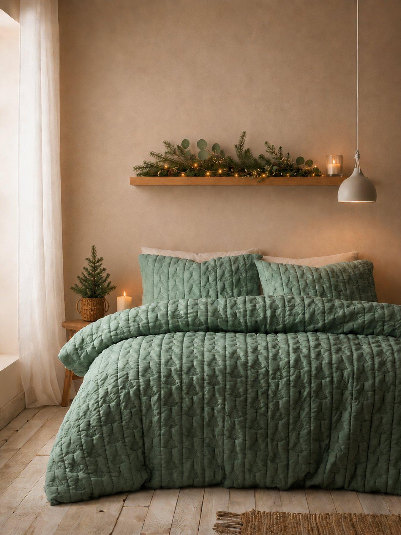Pineapple Elephant Pinsonic Christmas Tree Duvet Set | Littlewoods
