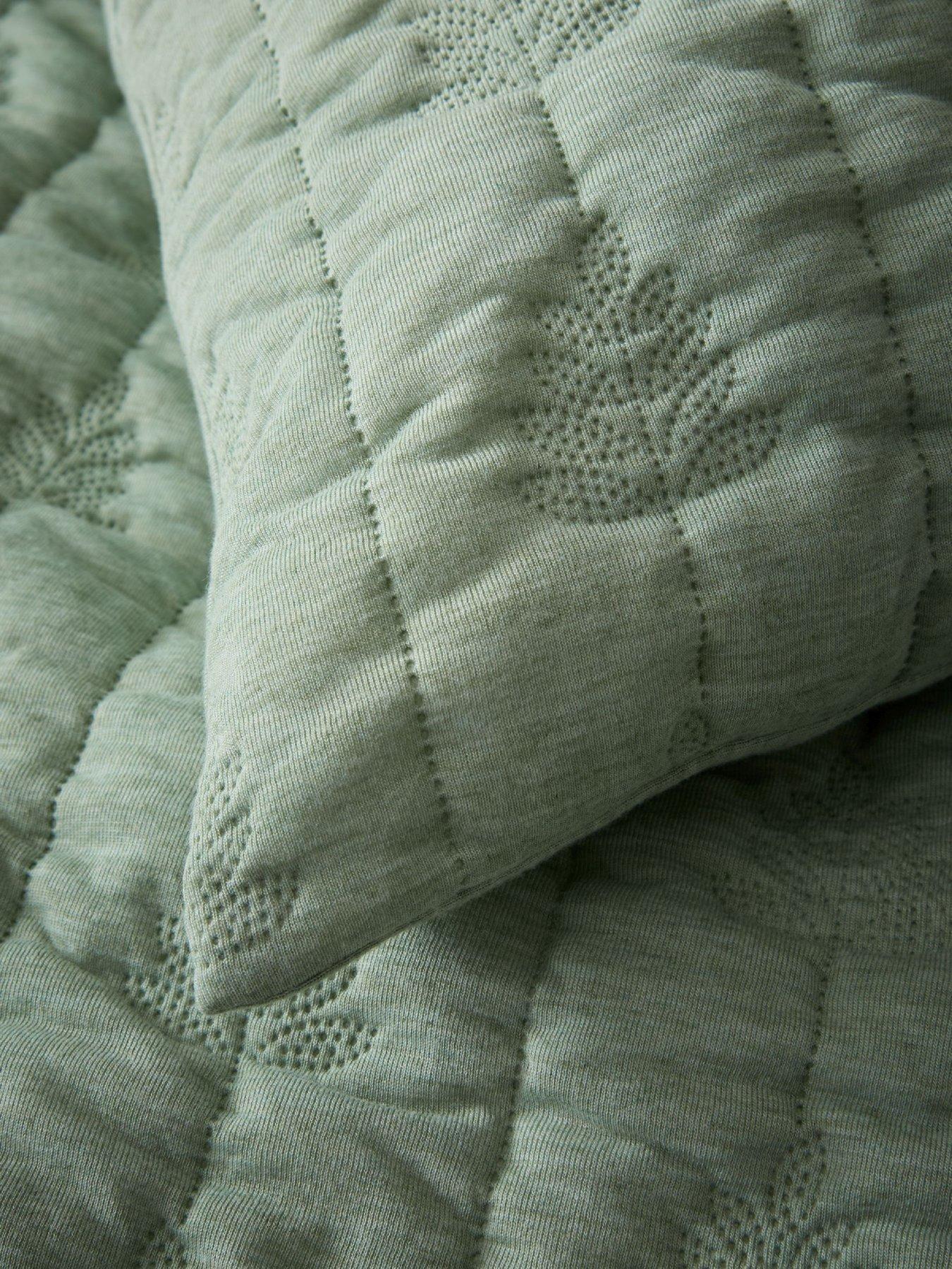 Pineapple Elephant Pinsonic Christmas Tree Duvet Set | Littlewoods