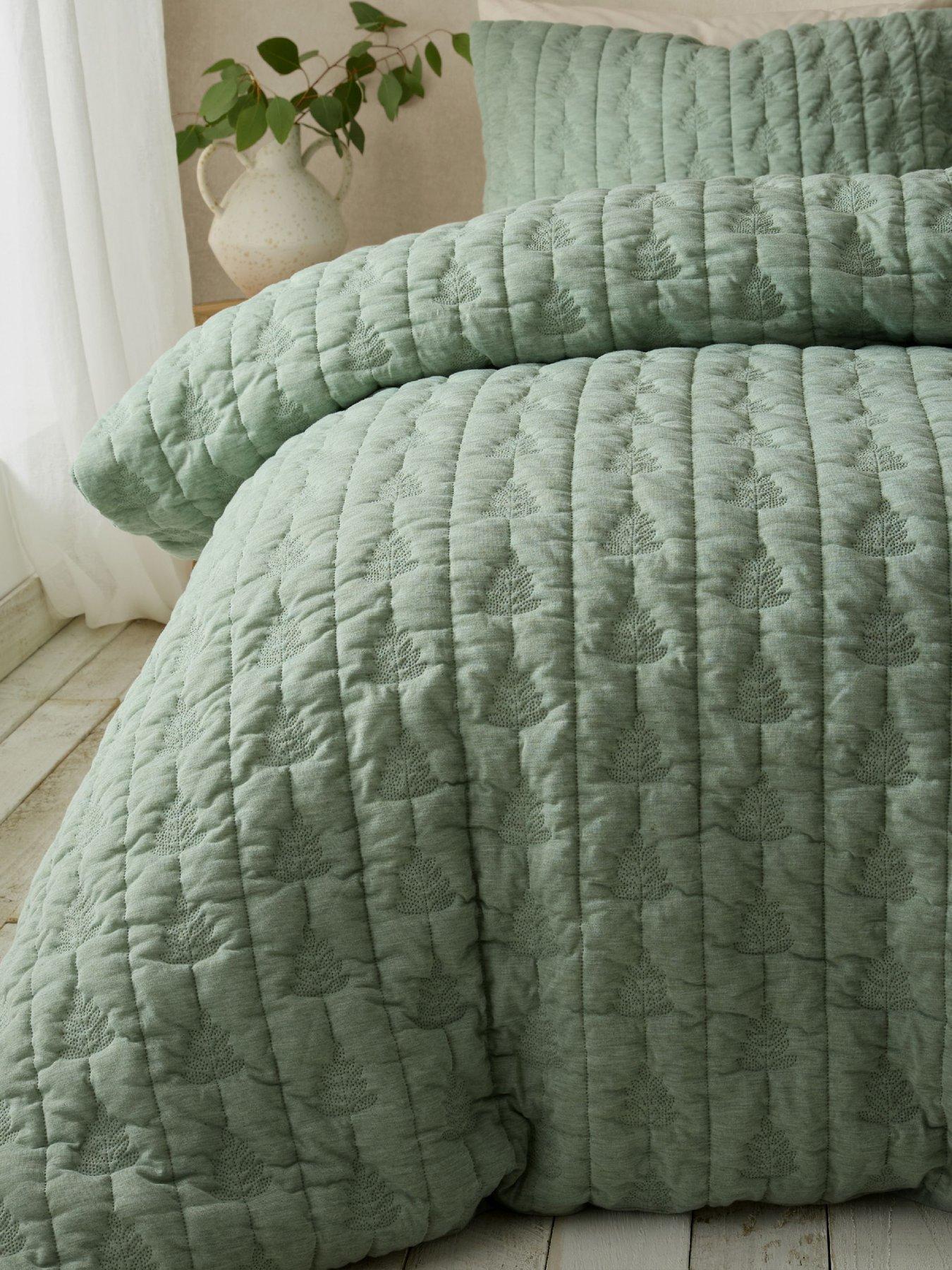 Pineapple Elephant Pinsonic Christmas Tree Duvet Set | Littlewoods
