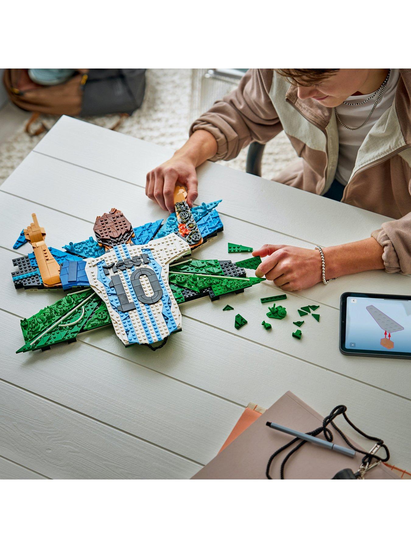 LEGO Editions Lionel Messi – Celebration Building Set 43018 | Littlewoods
